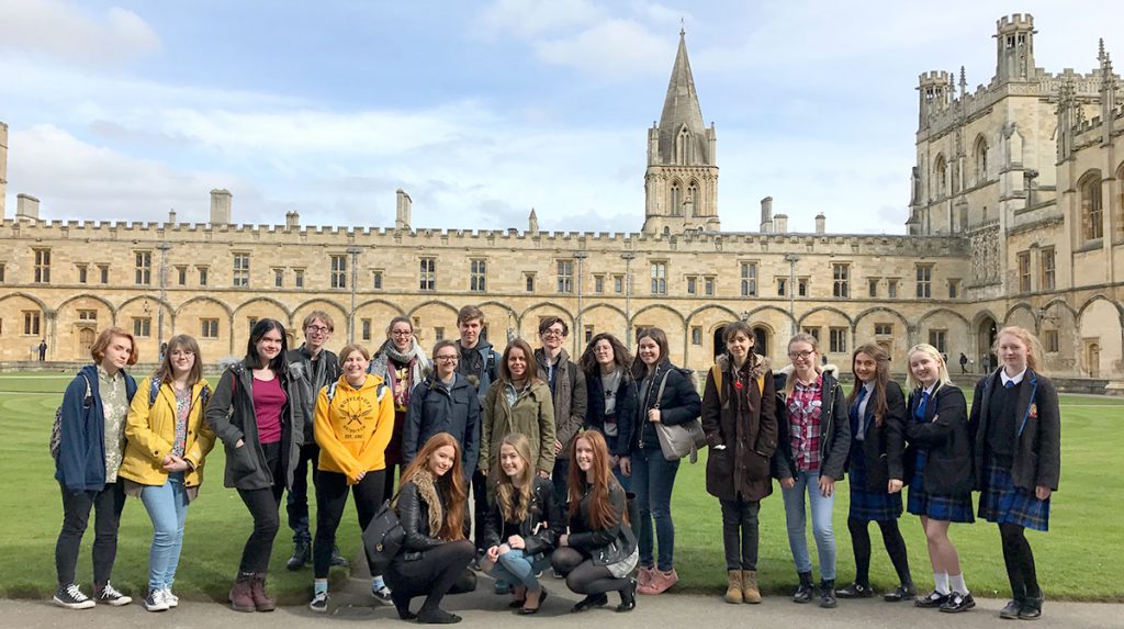 Degree Courses with Prestigious UK Universities - Coaching Paratu Carrera - College Finding Tips